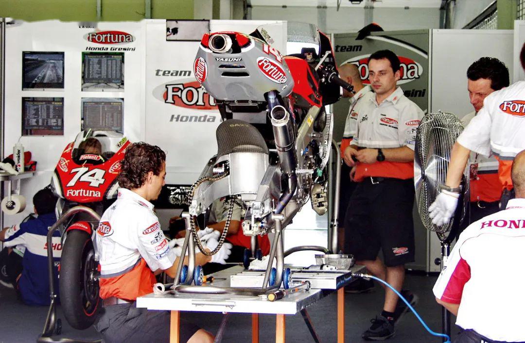 MotoGP 技术杂谈：挫折中成长，Honda 2002 RC211V_搜狐汽车_搜狐网