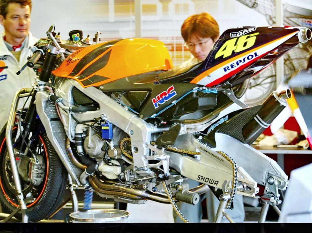 MotoGP 技术杂谈：挫折中成长，Honda 2002 RC211V_搜狐汽车_搜狐网