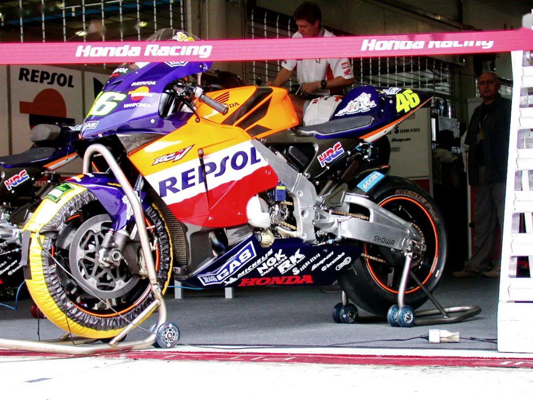MotoGP 技术杂谈：挫折中成长，Honda 2002 RC211V_搜狐汽车_搜狐网