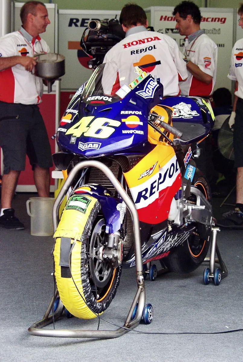 MotoGP 技术杂谈：挫折中成长，Honda 2002 RC211V_搜狐汽车_搜狐网