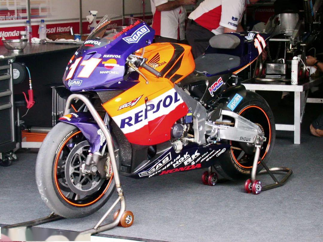 MotoGP 技术杂谈：挫折中成长，Honda 2002 RC211V_搜狐汽车_搜狐网