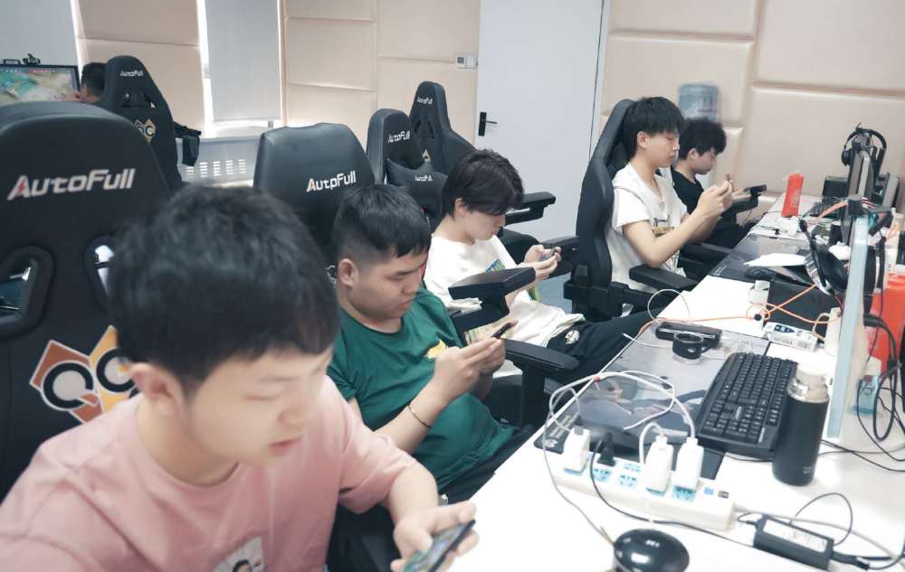 Fly时隔3年再次成替补，QG对阵RNGM首发全换，杰杰迎来KPL首秀_QGhappy