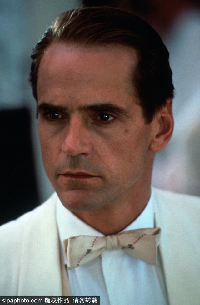 他出演电视剧、电影、戏剧，还执导过MV、录制过唱片以及有声读物-搜狐大视野-搜狐新闻