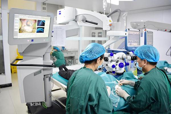 驻马店市眼科医院引进全新的蔡司RESCAN 700术中OCT导航显微镜_搜狐汽车_搜狐网