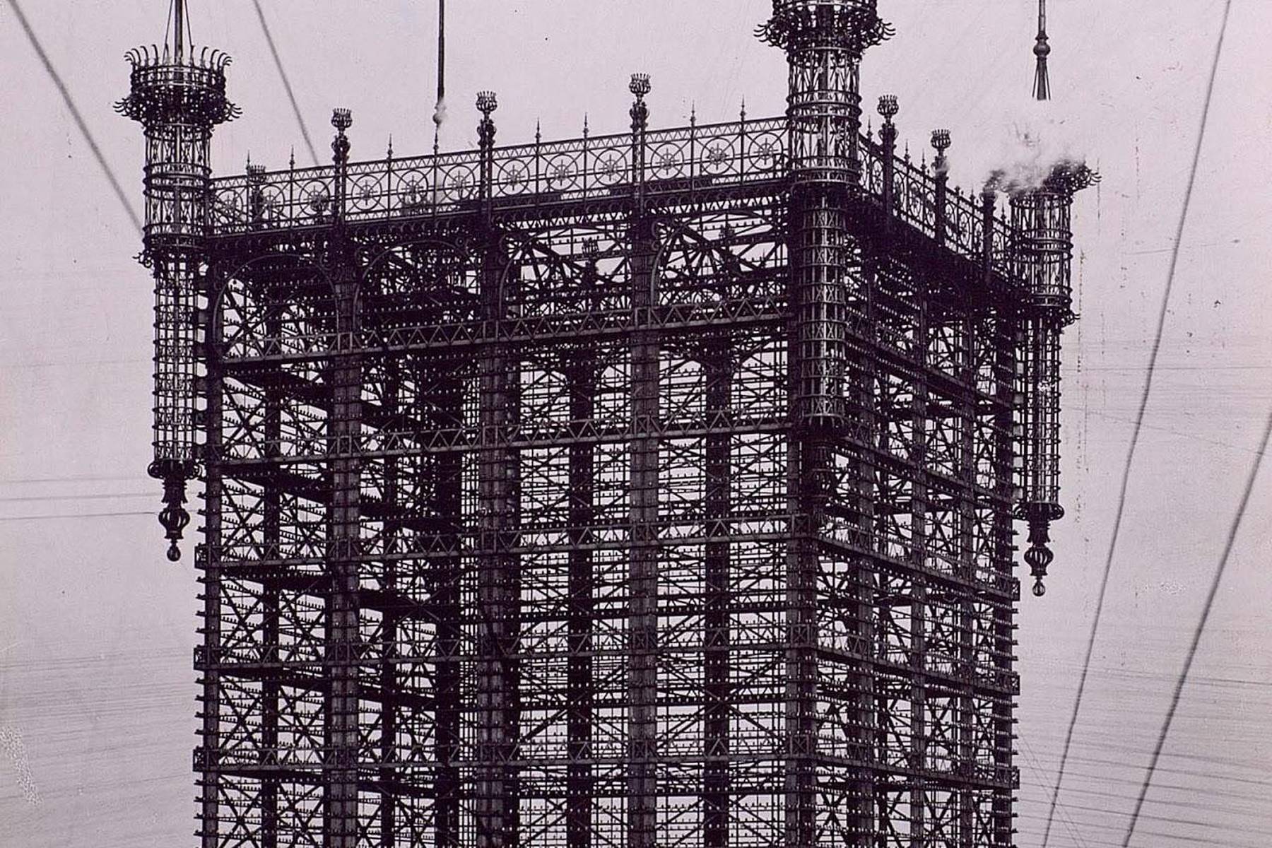 1890年的瑞典电话塔，80米的铁塔上的5500根电话线