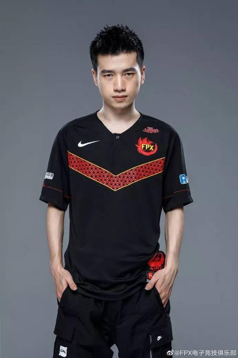 LPL出征战队定妆照大赏