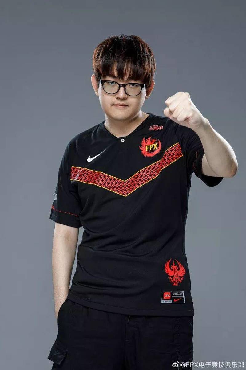 LPL出征战队定妆照大赏