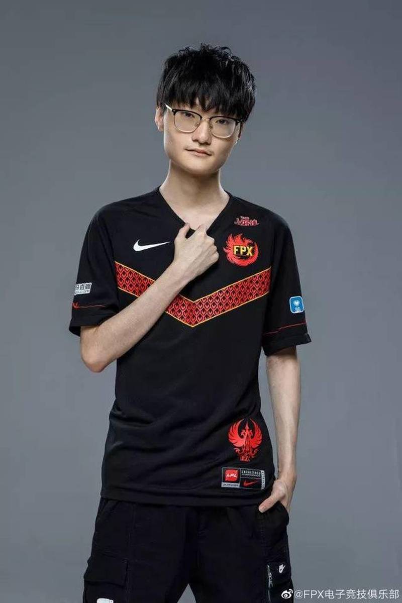 LPL出征战队定妆照大赏