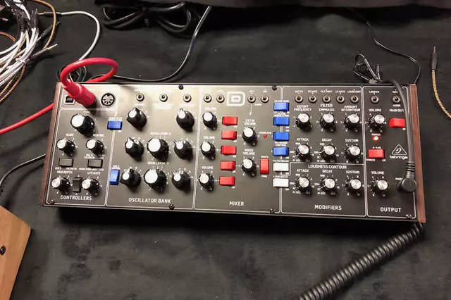 又一款让Behringer Model D变成Minimoog的产品上市,叫DCASE_搜狐网