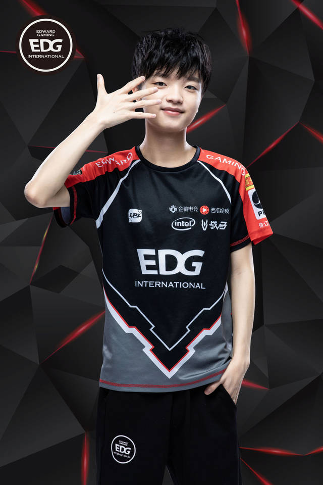 【EDG电子竞技俱乐部英雄联盟分部2019新赛季阵容公布】_手机搜狐网