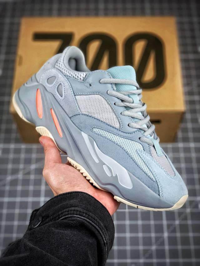 侃爷yeezy700v3,_大山谷图库