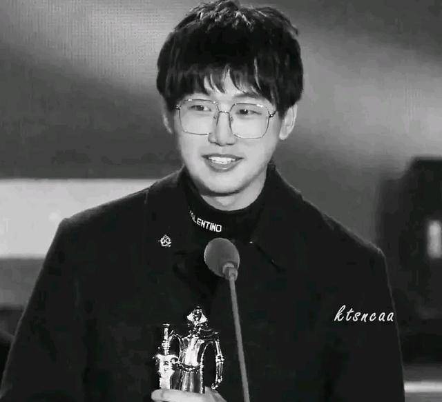 LOL：Ning经历了什么？从ADC转型打野，脸简直变了个人_手机搜狐网