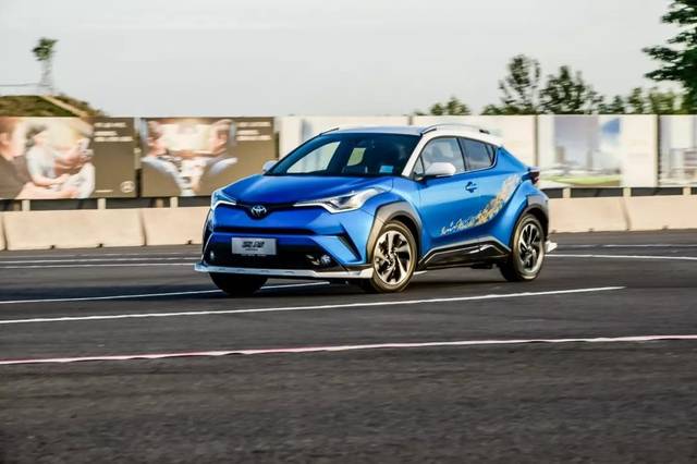 硬核对决！奕泽IZOA/XR-*和逍*谁更燃_搜狐网