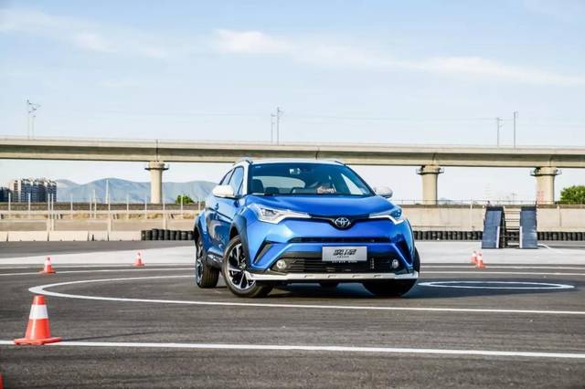 硬核对决！奕泽IZOA/XR-*和逍*谁更燃_搜狐网