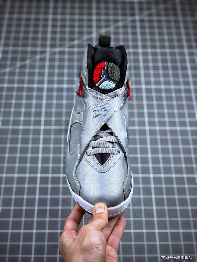 AJ8长什么样你知道吗，Air Jordan 8 兔八哥法国街头篮球！_搜狐网