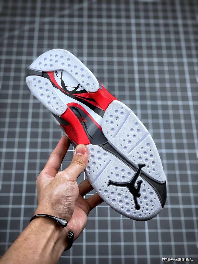 AJ8长什么样你知道吗，Air Jordan 8 兔八哥法国街头篮球！_搜狐网